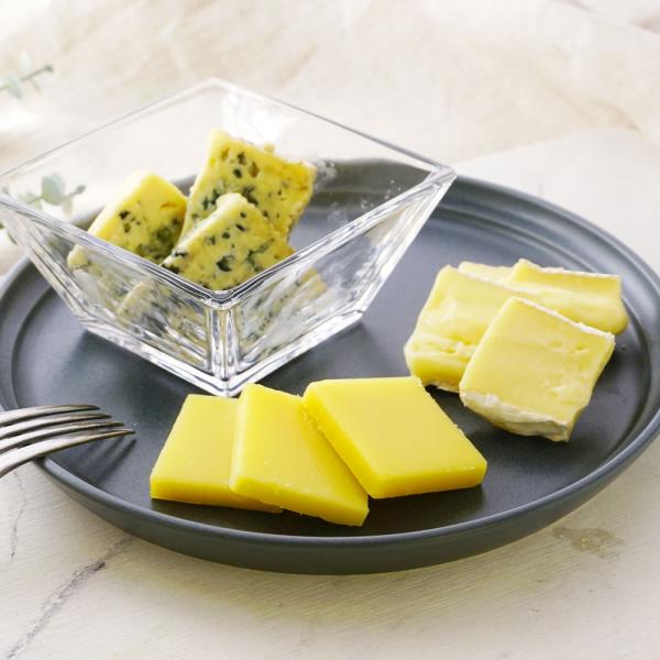 【発売日：2024年07月04日】熟成ブリーとブルードオーヴェルニュ、フロマージュモンターニュ８か月熟成のフランス産チーズをアソートにしました。