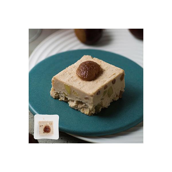 なめらかクリームチーズにマロンペースト、栗パウダー、栗の甘露煮、マロングラッセを混ぜ込んだ栗づくしの商品です。