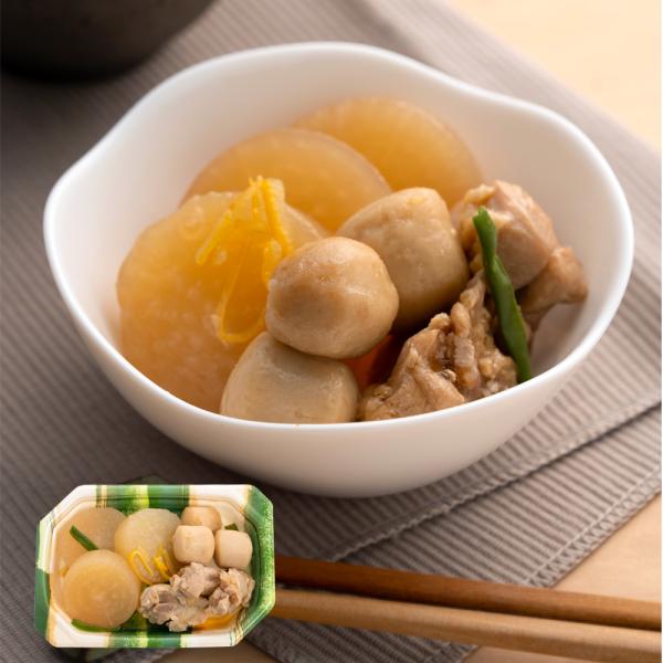 【発売日：2024年07月04日】素材の味わいと食感を活かすため、具材を別々に煮上げる炊き合せにしました。鶏の旨味、里芋のねっとりとした食感、大根の瑞々しさを一品でお楽しみいただけます。