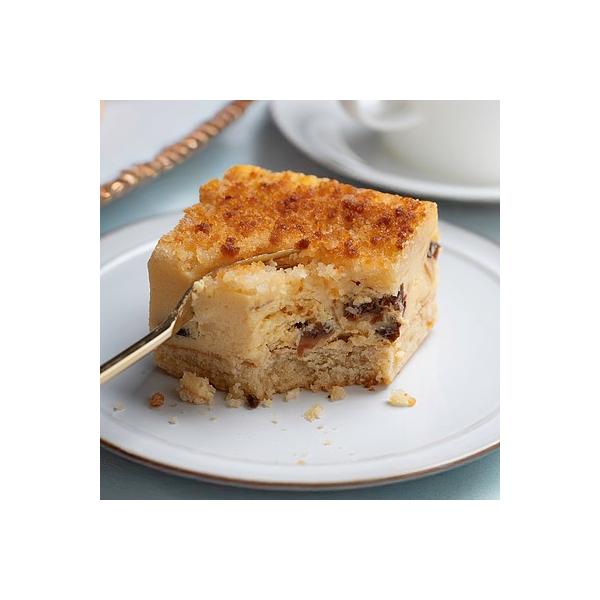 大人気プレミアムチーズケーキの食べ切りサイズ。しっとり濃厚なチーズケーキがほろほろとした生地によく合います。レーズン入り。