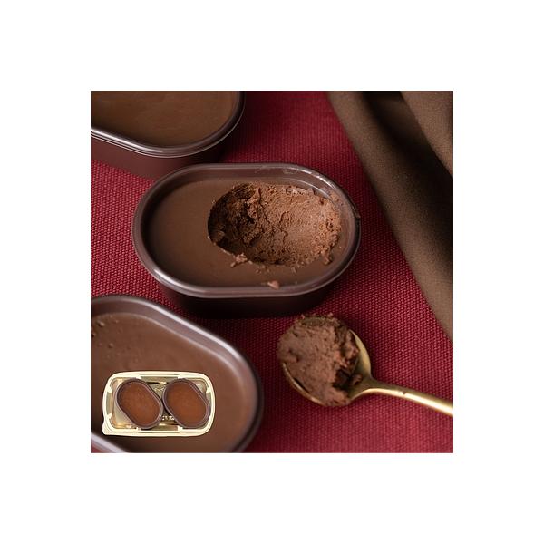 紅茶の茶葉を牛乳で丁寧に蒸らして紅茶の風味を抽出しています。チョコレートの香りと紅茶の華やかな香りが口いっぱいに広がります。