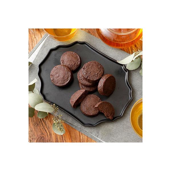 発酵バターとクーベルチュール72%チョコレートを使用することで深みのある味わいに仕上げました。