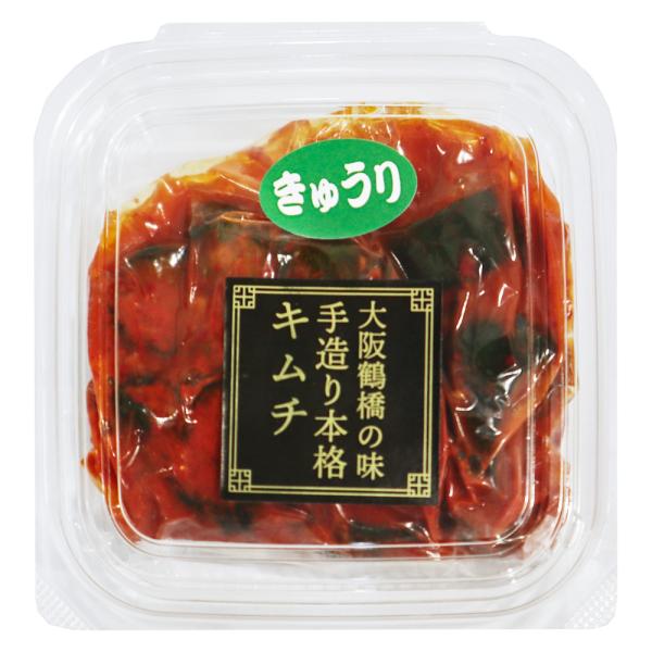 【発売日：2024年07月04日】新鮮な胡瓜をあっさりと塩漬けし、ヤンニョンジャンで丁寧に漬け込みました。胡瓜のパリポリとした食感と、後味の良い辛味とコクが調和した味わいが特徴です。