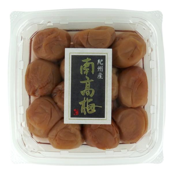 【発売日：2026年03月05日】大粒の梅を使用し、国産はちみつを使用した調味液で約１か月間じっくりと漬け込みました。一粒食べるともう一粒食べたくなる梅干です。塩分約８％。