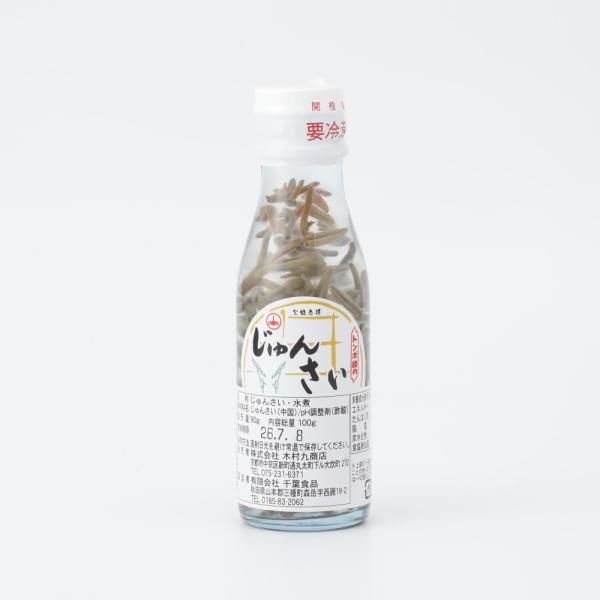 【発売日：2026年03月05日】舌触りの良いぷるっとしたじゅんさいを瓶詰にしました。赤だしやお吸い物の具、おひたしや酢の物などにお使い頂けます。