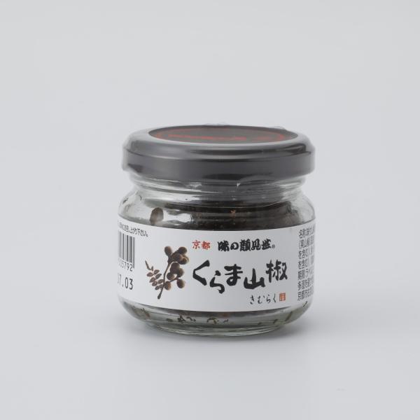 【発売日：2026年03月05日】爽やかな香りとピリッとした辛みのある国産の山椒を醤油で風味良く炊き上げました。実山椒の香りとピリッとした辛みが美味です。