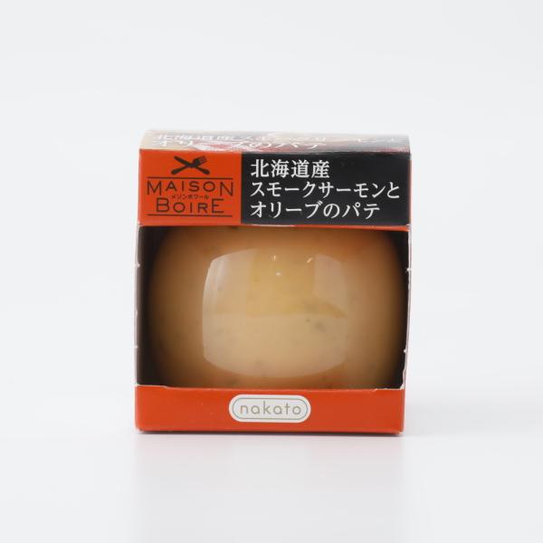 【発売日：2026年03月05日】北海道産スモークサーモンの凝縮した旨みに、オリーブのほどよい酸味を効かせ、さわやかに仕上げました。