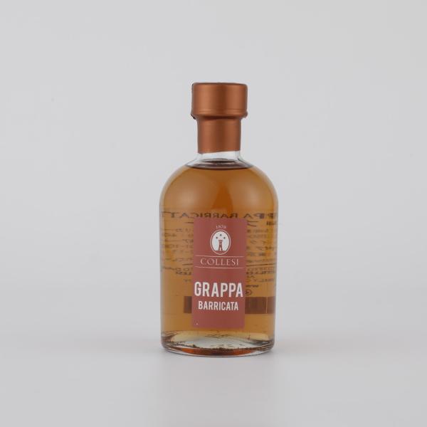 【発売日：2024年07月04日】モンテプルチアーノ種を単式蒸留し、オーク樽で５年間熟成させました。柔らかい口当たりとスパイシーな余韻が特長で、ストレートやソーダ割がおすすめです。