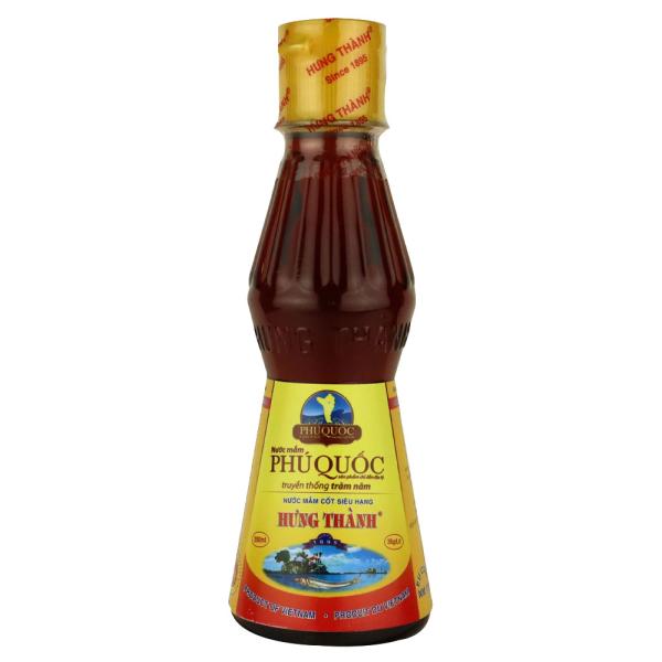 【発売日：2024年07月04日】フーコック（富国）島周辺で穫れるかたくちいわしを原料に使用して、熟成、発酵させた魚醤です。香りが強く、塩気がマイルドな為料理に合わせやすい調味料です。