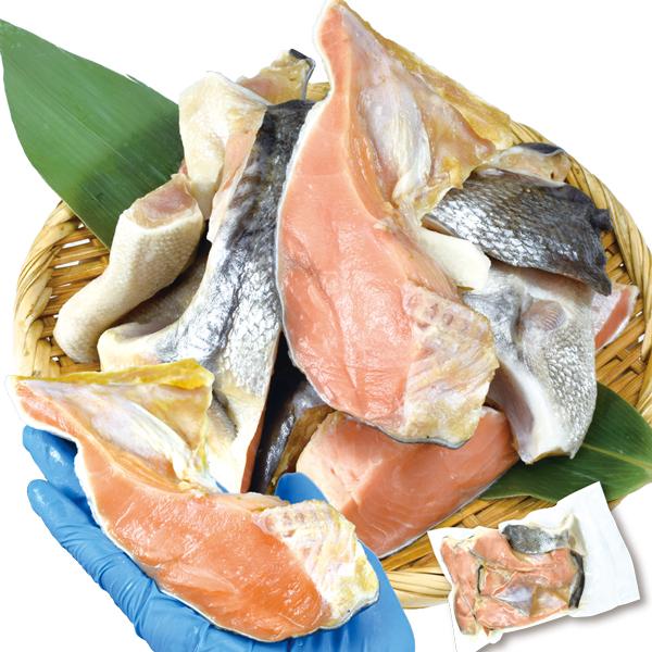 ●商品情報：北海道産の天然秋鮭のカマ部分のみを、形不揃いでたっぷり詰め合わせました。1尾から2つしか取れない希少部位・カマは、脂が乗って美味！●内容量：1袋 1kg 入り●原料原産地：北海道 ●賞味期間：6か月（冷凍）●配送温度：冷凍便●備...