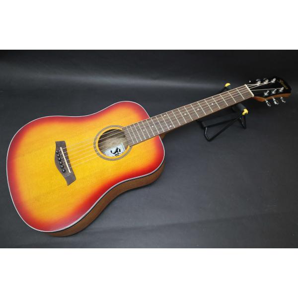 海外輸出モデルFiestaのミニアコースティックギター。初めてギターを触る方へはもちろん、気軽に弾けるギターとしてもお勧めです