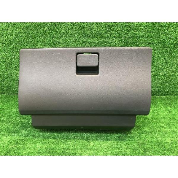 **** 商品説明を必ずご確認ください ****部品管理番号：230428000770210メーカー純正品番：73410-85K00-P4Z部品名：グローブBOX部品区分：リサイクル品車名：ラパン車両タイプ名：5ドアハッチバック通称型式：H...