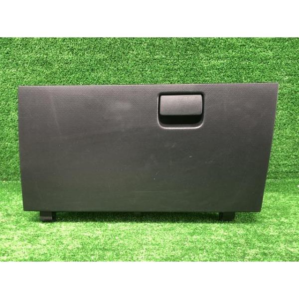 **** 商品説明を必ずご確認ください ****部品管理番号：230601000870210メーカー純正品番：55550-B1080-C0部品名：グローブBOX部品区分：リサイクル品車名：ルーミー車両タイプ名：5ドアハッチバック通称型式：M...