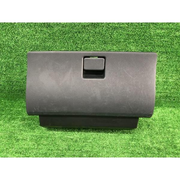 **** 商品説明を必ずご確認ください ****部品管理番号：230616000370210メーカー純正品番：73410-85K00-P4Z部品名：グローブBOX部品区分：リサイクル品車名：ラパン車両タイプ名：5ドアハッチバック通称型式：H...