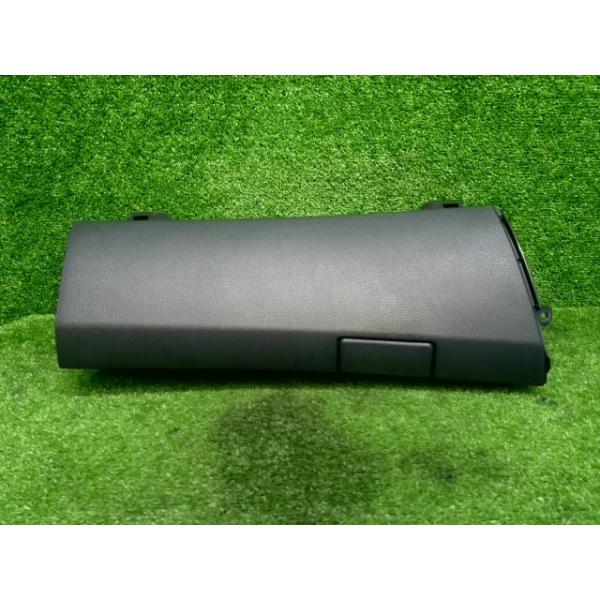 **** 商品説明を必ずご確認ください ****部品管理番号：250317000170210メーカー純正品番：55041-12060-B0部品名：グローブBOX部品区分：リサイクル品車名：カローラフィールダー車両タイプ名：ステーションワゴン...