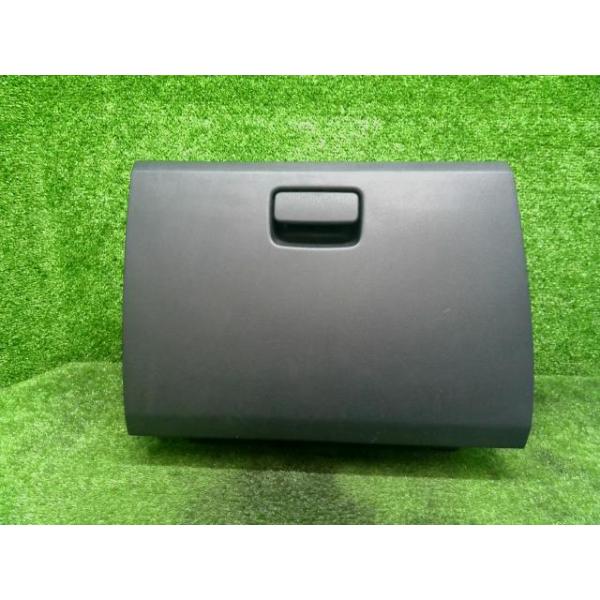 **** 商品説明を必ずご確認ください ****部品管理番号：251201001470210メーカー純正品番：55550-B5050-C0部品名：グローブBOX部品区分：リサイクル品車名：ハイゼット車両タイプ名：ケイバン通称型式：S321V...