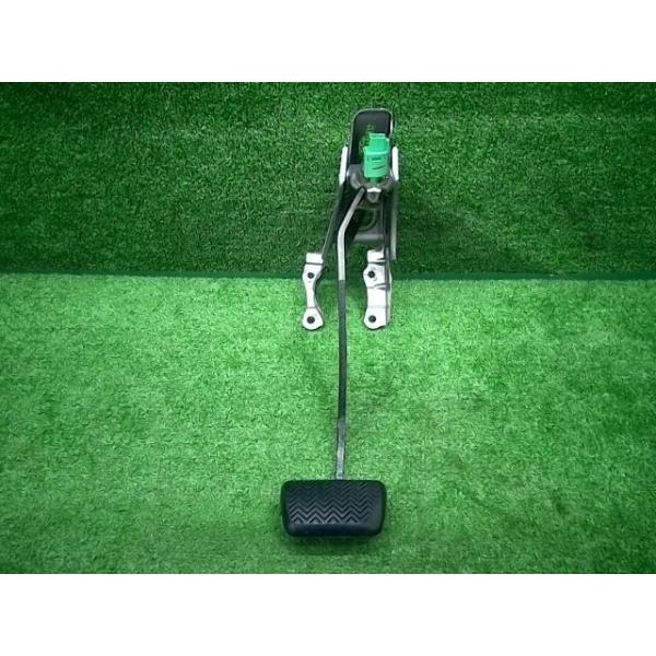 **** 商品説明を必ずご確認ください ****部品管理番号：AE--------79905メーカー純正品番：55106-12700部品名：ブレーキペダル部品区分：リサイクル品車名：プレミオ車両タイプ名：4ドアセダン通称型式：ZRT261A...