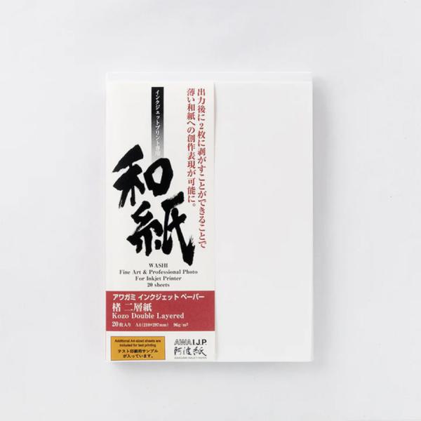 表面の主原料に楮、裏面には木材パルプを用い、二層に仕上げたデジタルプリント用和紙です。プリント後に裏紙を剥がし、表面のみを掛け軸などの軸装用作品にお使いいただけます。剥がす前の厚さは96g/m2（0.18mm）、剥がすと厚さはほぼ3分の１に...