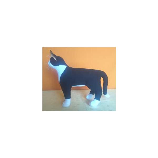 ネコ　トルソー　(中子猫)　バイカラーI型(中子猫級身大)体長　　体高24　全長38　全高33　首廻22.5材料　布と綿 ミシンにて製作手造り品の為 量産型の生産管理体系の行き届いた一様性のある安価良品とは異なり寸刻を積み重ね満足のいく技術...