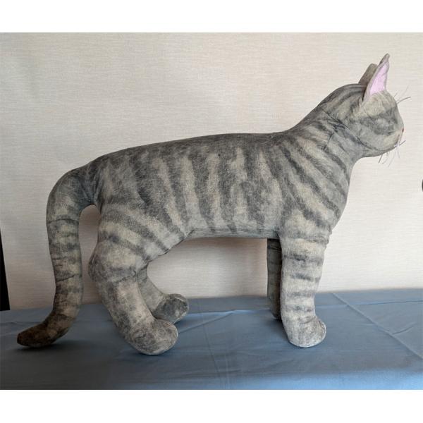 20220818sネコトルソー（中子型）サバトラネコ トルソー（クロネコ）外寸　13*W28(46)*H24(32)中子猫型材料　布と綿 ミシンにて製作柄は染色新型紙での製作品