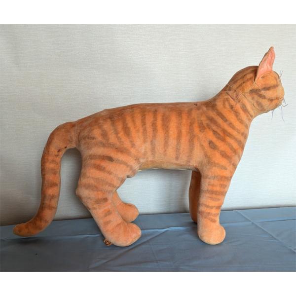 20220818sネコトルソー　アカネコネコ トルソー（クロネコ）外寸　13*W28(46)*H24(32)中子猫型材料　布と綿 ミシンにて製作柄は染色新型紙での製作品