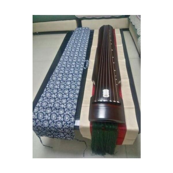 古琴（こきん（弦）琴（しちげんきん）、中国の古い伝統楽器。筝は総桐製で軽く、小学生でも楽に扱うことができます。机の上でも演奏できるコンパクトタイプなので収納、保管にも困りません。チューニングメーター等で間単に調弦できます。教材用としても、お...