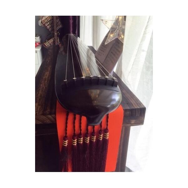 古琴（こきん（弦）琴（しちげんきん）、中国の古い伝統楽器。筝は総桐製で軽く、小学生でも楽に扱うことができます。机の上でも演奏できるコンパクトタイプなので収納、保管にも困りません。チューニングメーター等で間単に調弦できます。教材用としても、お...