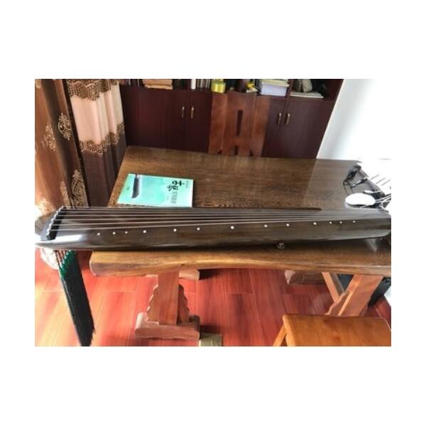 古琴（こきん（弦）琴（しちげんきん）、中国の古い伝統楽器。筝は総桐製で軽く、小学生でも楽に扱うことができます。机の上でも演奏できるコンパクトタイプなので収納、保管にも困りません。チューニングメーター等で間単に調弦できます。教材用としても、お...