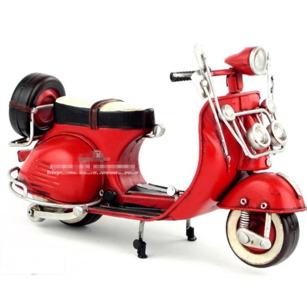 懐かしさを感じさせる、レトロ感のあるブリキのおもちゃです。 部屋のアクセント、店舗のディスプレイ或はプレゼントに最！ブリキの質感が可愛い形と相俟って味わい深いインテリア小物としてお部屋を演出します。こちらの商品は、本棚や玄関などに飾っていた...