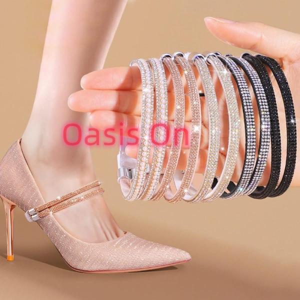 パンプスストラップ アンクレット ブレスレット商品詳細◆円周約27cm◆幅約1cm◆生産地：中国◆サイズ：フリーサイズ◆素材：合皮/PU◆1個重量：：6.4〜7グラム◆マットタイプ:ブラック◆エナメルタイプ:ベージュ/ブラック◆ストーンタイ...
