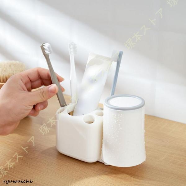 商品の説明◆材質：PP、プラスチック素材◆カラー：写真通り◆製品サイズ：歯ブラシホルダー=9.5*7*8cm 。カップ=7*9.5cm。A=1個歯ブラシホルダー。B=1個歯ブラシホルダー+1個カップ。C=1個カップ。具体的な製品とサイズは写...