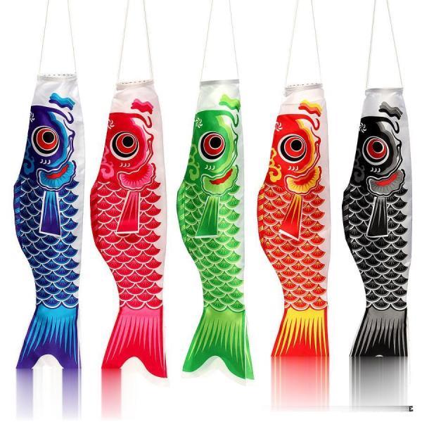 【鮮やかな色】◆日本画をもとにした写実的なデザインの鯉のぼりです。ポリエステル生地をしたことで、美しい光沢と深みのある色合に仕上がりました。色落ちやかすれの心配が無く発色も良いので、いつまでも綺麗な状態で飾って頂けます。飽きのこないスタンダ...