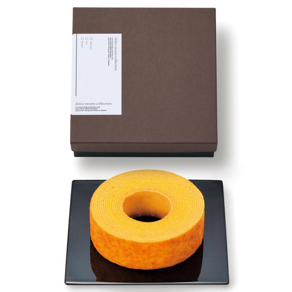 喜ばれる引き菓子・Dolce duo バウムクーヘン（ブラウン）バウムクーヘン（北海道産生クリーム使用）1個入りです。北海道産生クリームを使用した、やさしい味わいのバウムクーヘンです。やわらかく焼き上げたこだわりのしっとり感をお楽しみくださ...