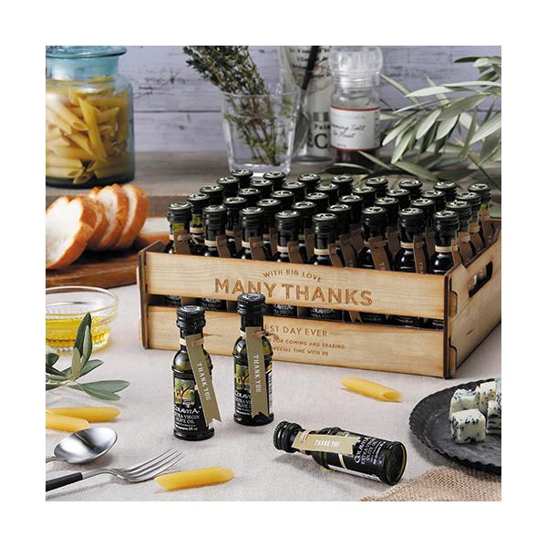 幸せの演出＆ウエルカムギフト・ボンボリーヴァ（オリーブオイル）40個セット挙式日と新郎新婦様のお名前がローマ字で入ったネームプレート付きです。オリーブオイル25ml入り1本×40本と木箱です。美容や健康の効果を期待するなら「エキストラバージ...