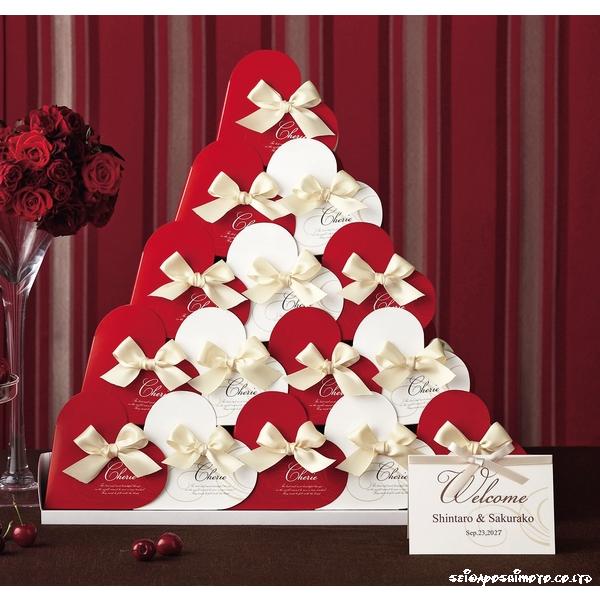 幸せの演出＆ウエルカムギフト・プチシェリエ（ハートラスク）ウエルカムオブジェ 30個セットハートの形のプレーンラスク2枚入りの30個セットです。ホワイトパッケージ15個と赤色のパッケージ15個です。挙式日と新郎新婦様のお名前がローマ字で入っ...