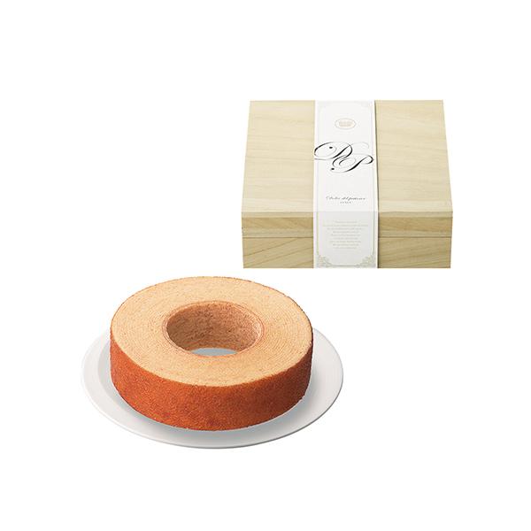 喜ばれる引菓子・パティシエドルチェ　練乳バームクーヘン（木箱入）愛情たっぷりのしっとりとしたバームクーヘンに喜ぶ顔を思い浮かべて、まっすぐに伝えるありがとうの贈り物練乳バウムクーヘン1個入りです。結婚式・披露宴・ウエディングパーティー・二次...