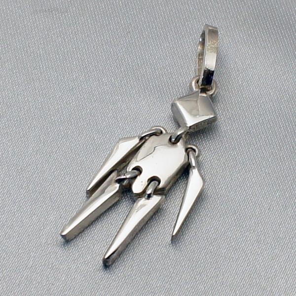 首、両手、両足の５箇所が全て動きます。イタリア製アクセサリーシルバーペンダントトップです。輸入シルバー(銀)製品はシルバーチェーン、ネックレス、ペンダント、ペンダントトップ、リング(指輪)、イヤリング、ピアス、ブレスレット等を取り扱っていま...