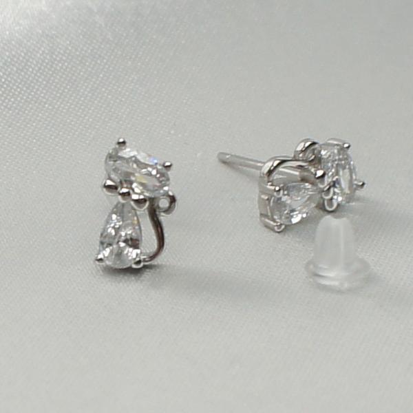 耳元でキラッと輝くジルコに気づきよく見るとそこには可愛いネコ！とっても上品で愛らしいピアスです。西洋硝子堂では欧米だけでなく、アジアの国々からの動物アクセサリーも扱っています。この「猫ねこ…」コーナーは主に韓国、台湾、中国、タイ、インド等の...