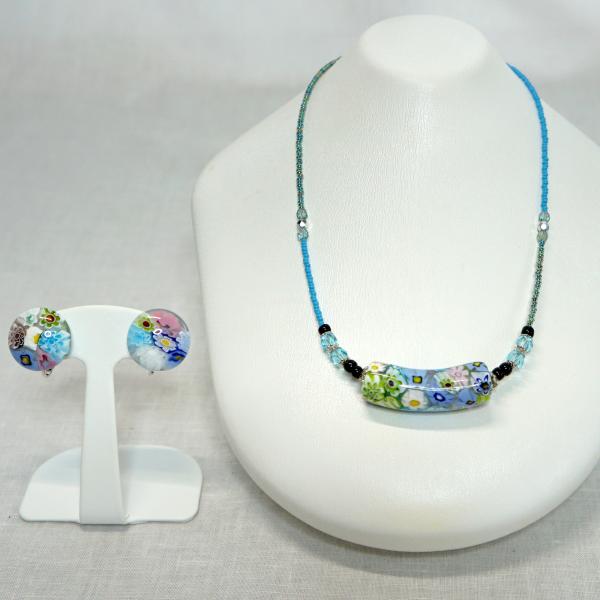 イタリア製　モレッティ社　ベネチアングラス　ネックレスとイヤリングのセット　一つ一つ違った表情を見せる、パステルカラーのミルフィオリ。少し大きめのチューブビーズと組み合わせてみました。淡く綺麗な色をお好み方へのギフトにもおすすめです。工場製...