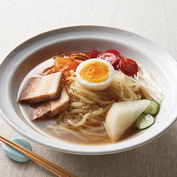 もちもちとした弾力とつるりとした食感の本格生麺に、牛骨ベースのコク深いストレートスープと、爽やかな酸味の冷麺専用キムチの相性が抜群。セット内容：(麺150g×2・スープ160g×2・キムチ40g×2・酢5g×2・ごま1g×2)×3サイズ：縦...