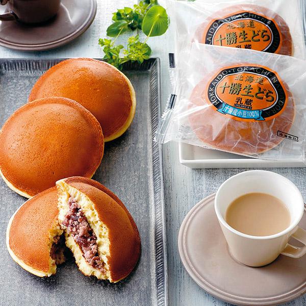 十勝産小豆100%使用したあんに、ホイップクリームをブレンドした生どら焼き。セット内容：70g×8サイズ：縦256×横176×高さ92mm食品アレルギー特定原材料使用：乳,小麦,卵,大豆各種条件：簡易包装/冷凍お届け期間：2026年6月15...