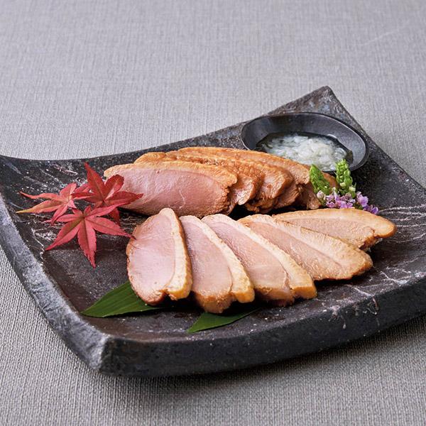 醤油ベースの深いコクを纏った合鴨ロースは、しっとり柔らかで噛むほどに広がる旨みが魅力です。セット内容：合鴨ロース200g、葱油10gサイズ：縦192×横102×高さ60mm食品アレルギー特定原材料使用：小麦,大豆賞味期限：製造後30日各種条...