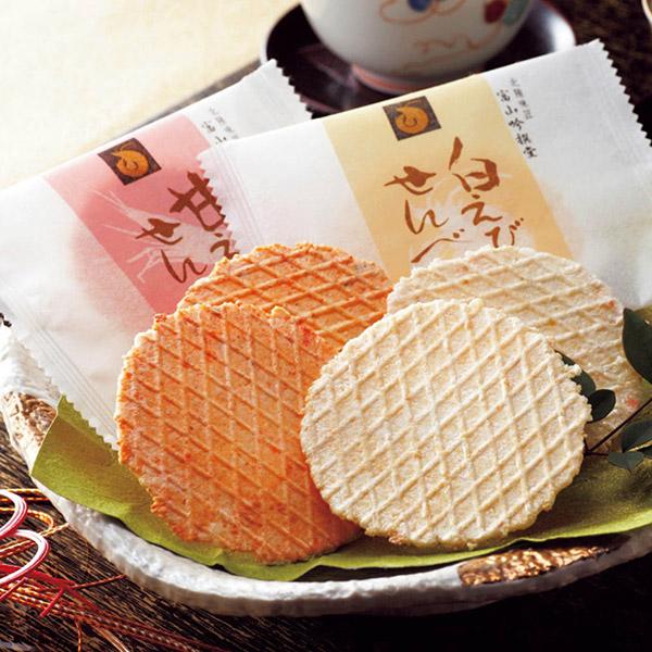 白えびせんべいに北陸の甘えびを使用したせんべいを詰め合わせました。セット内容：白えび×20枚、紅白寿(白えび×10枚・甘えび×9枚)サイズ：縦285×横225×高さ100mm食品アレルギー特定原材料使用：小麦,えび,大豆各種条件：簡易包装/...