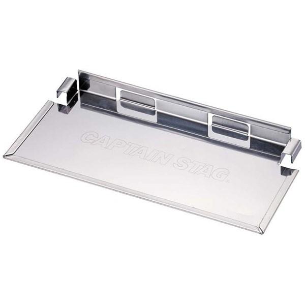 カマド スマートグリル B6型用のオプションパーツ。1台3役のマルチパネルです。薪などの燃料がこぼれにくくするフロントパネルとして。長い薪を使う時の補助トレーとして。カトラリーなど小物が乗せられるサイトドレーとして。※UG-34(旧タイプ)...