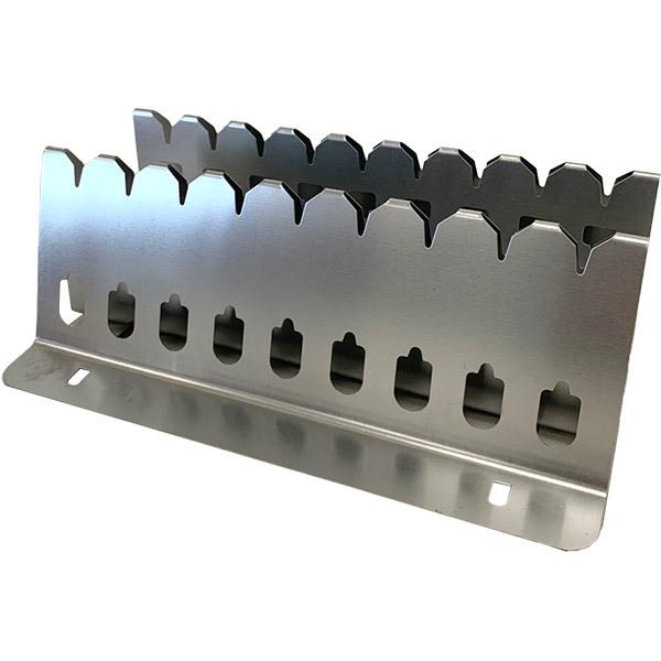 お手持ちのアミにセットするだけ。焼きの基本は遠火の強火でじっくりと！間隔自在で、いろんな焼きスタイルと串サイズに対応。内側の穴から外側の穴に斜めに刺して炉端焼きスタイルもできます。炉端スタイルバーベキューで川魚や海鮮を調理。焼きマシュマロな...