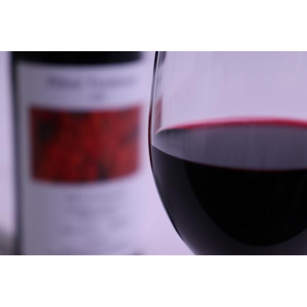 プファルツ地域の醸造協同組合「フィアヤーレスツァイテン」が造る葡萄ジュース。ドルンフェルダーとレゲントの2品種を使った赤葡萄ジュースは、甘味とほんのりとタンニンも感じる美味しさです。（開栓後はお早めにお召し上がりください）【ワイナリーについ...