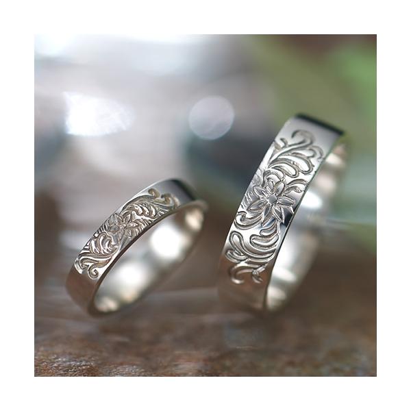 ハワイアンジュエリーのようなデザインですが、モチーフの花はハイビスカスではなく、デザイナーが描く幻想の花。花の神「フローラ」から名前付けたことにより、フローラがこのペアリングを着けるふたりに幸運をもたらすという意味が込められています。素材シ...