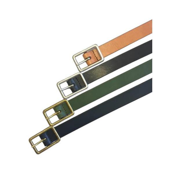 Hawk Companyのレザーベルトは、栃木レザーを使用した本革の逸品です。細みのデザインが特徴で、メンズ・レディース問わずユニセックスで使えるのが嬉しいポイント。スクエアバックルがシンプルながらもスタイリッシュな印象を与え、どんなスタイ...