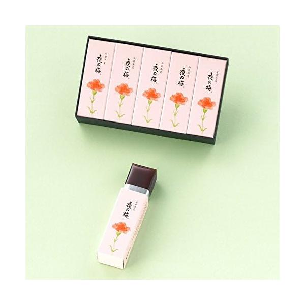 心に寄り添う、伝統の甘み。母の日の特別な「とらや」「いつもありがとう」の言葉と一緒に、優雅なひとときを贈りませんか？華やかなカーネーションをあしらった今だけの特別なパッケージで、とらやの銘品「夜の梅」をご用意しました。手を汚さずに食べられる...