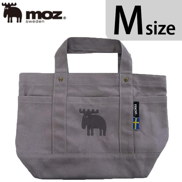 【送料無料】北欧スウェーデン生まれの人気ブランドである「moz」のトートバッグです。内側ボトルホルダー付き。表側に6個のポケット、内側には3個のポケットがあり収納もばっちり♪生地と同系色のさりげないエルクの刺繍がアクセントになっています。近...
